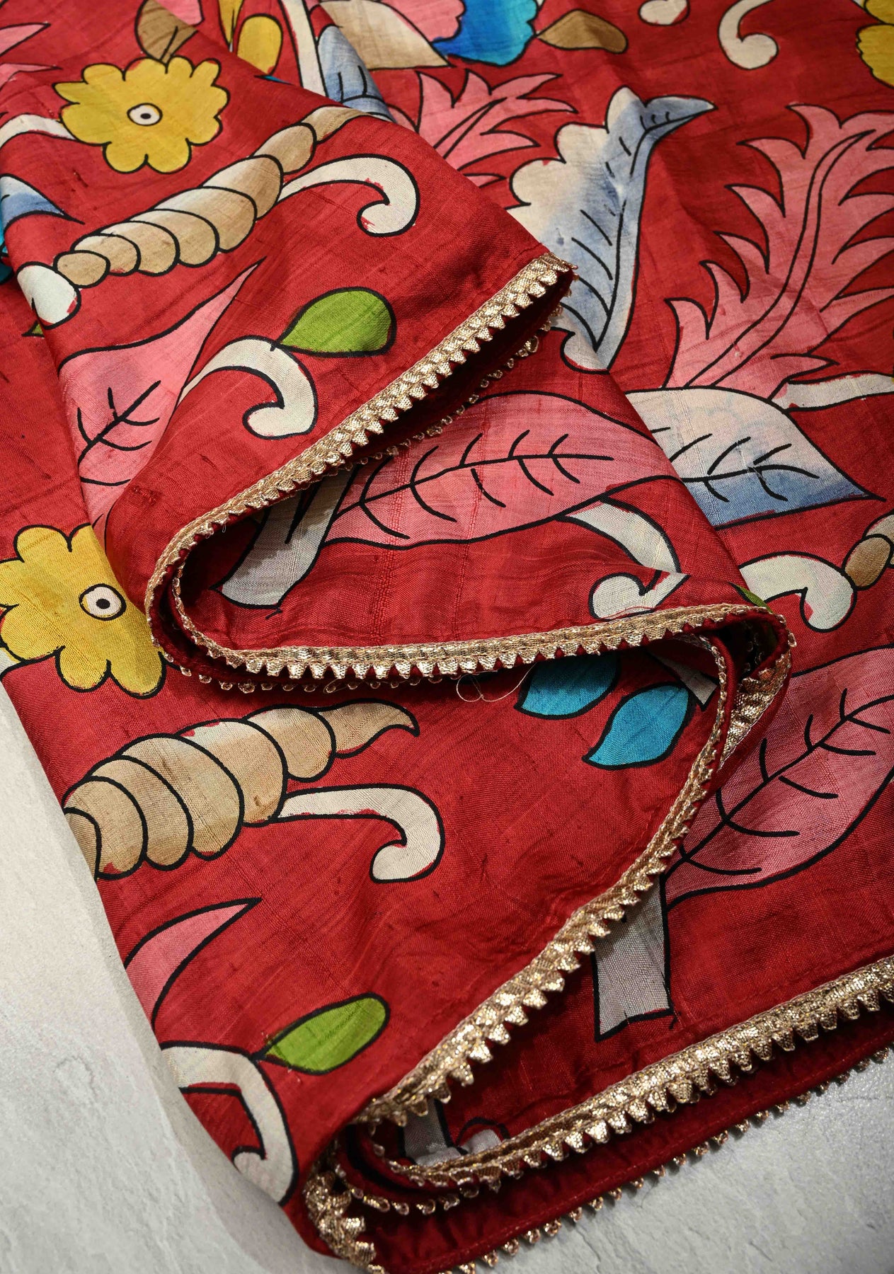 Deep Red Pure Handloom Silk saree with Hand Painted Kalamkari Design w ...