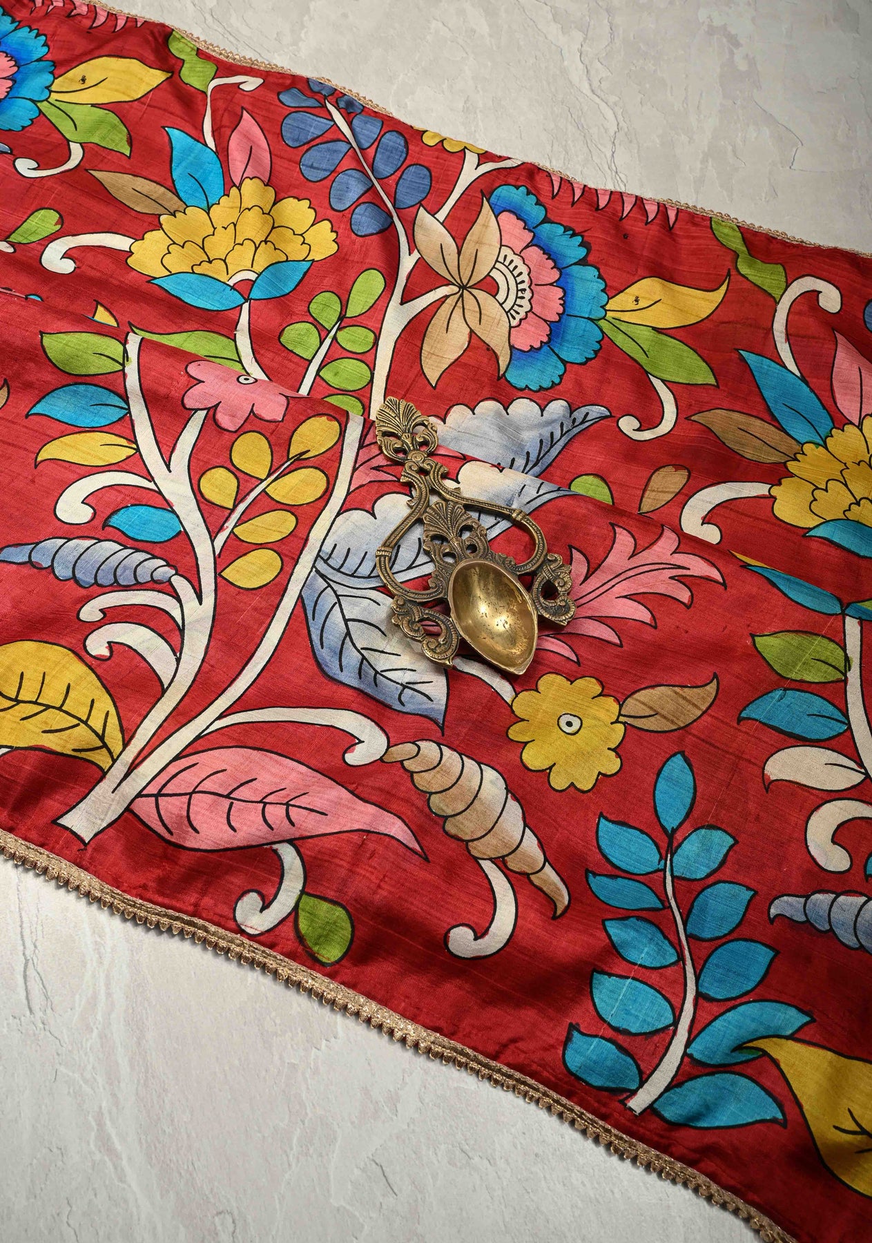 Deep Red Pure Handloom Silk saree with Hand Painted Kalamkari Design w ...